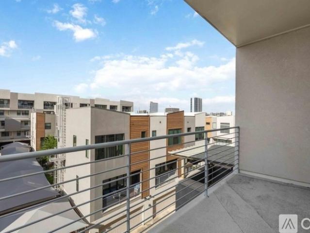 2 BR, 2.5 BA Apartment 2401 Crawford Street, Unit A210, Houston, TX 77004