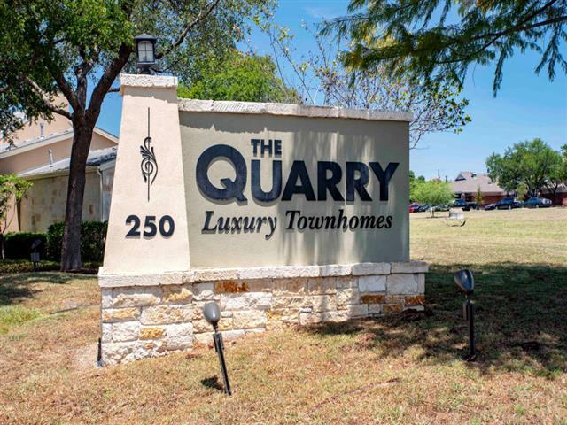 2 BR, 2.5 BA Apartment 250 Treeline Park Unit 0711, San Antonio, TX 78209