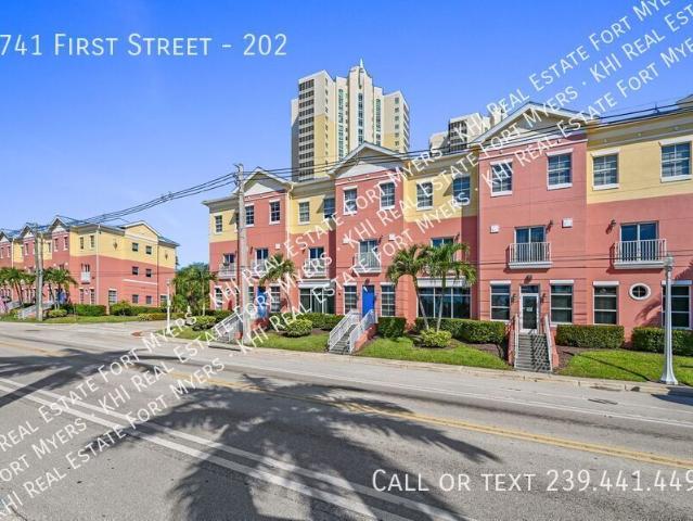2 BR, 2.5 BA Apartment 2741 First Street, Fort Myers, FL 33916