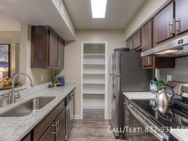 2 BR, 2.5 BA Apartment 2701 Briarpark Dr, Houston, TX 77042