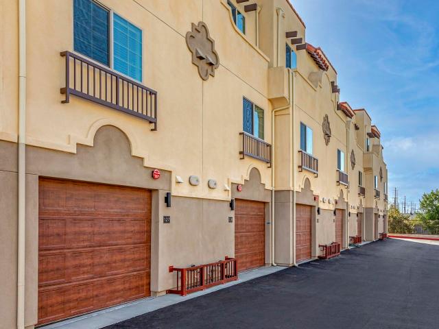 2 BR, 2.5 BA Apartment 2726 West Lincoln Avenue Unit 117, Anaheim, CA 92801