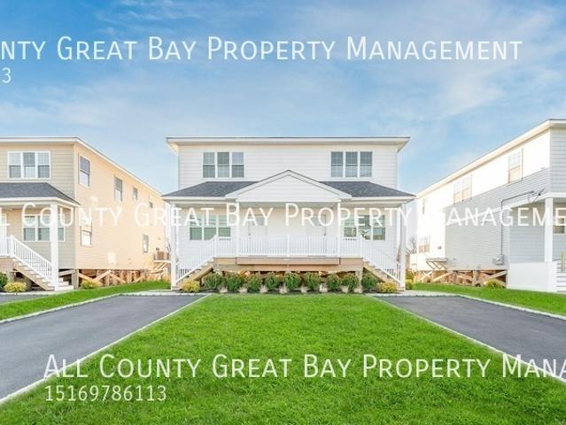 2 BR, 2.5 BA Apartment 2818 Ocean Ave, Seaford, NY 11783