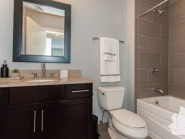 2 BR, 2.5 BA Apartment 2 West Delaware Pl, Chicago, IL 60610