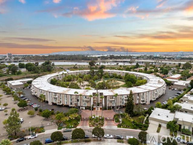 2 BR, 2.5 BA Apartment 3054 Rue Dorleans, Unit 125, San Diego, CA 92110