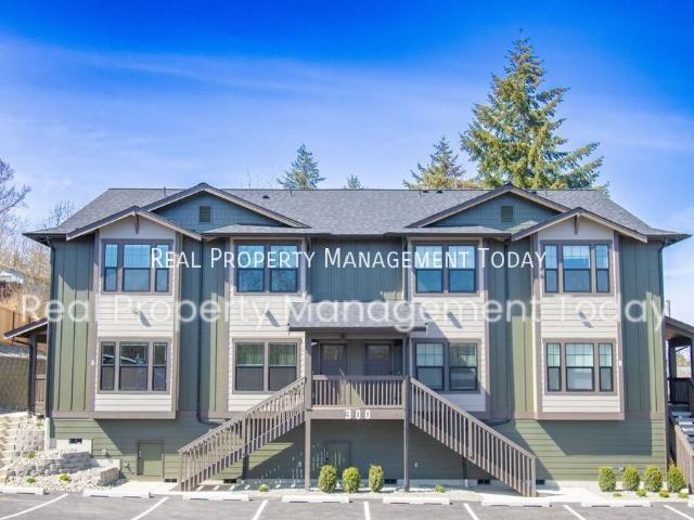 2 BR, 2.5 BA Apartment 300 Larson St W, Eatonville, WA 98328