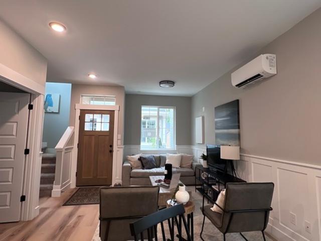 2 BR, 2.5 BA Apartment 3618 SW Vermont Street, Portland, OR 97219