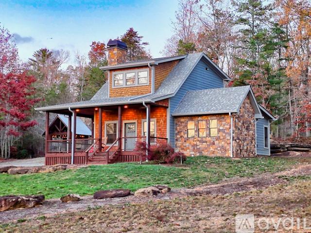 2 BR, 2.5 BA Apartment 4061 Old Historic U S 441, Clarkesville, GA 30523