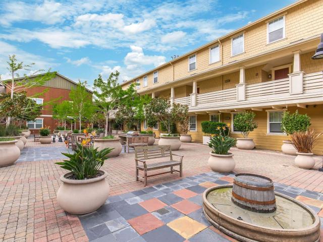 2 BR, 2.5 BA Apartment 4098 San Pablo Avenue Unit 214, Emeryville, CA 94608
