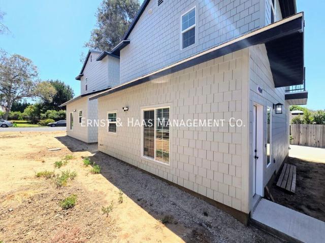 2 BR, 2.5 BA Apartment 4169 Country Club Dr Long Beach, CA 90807