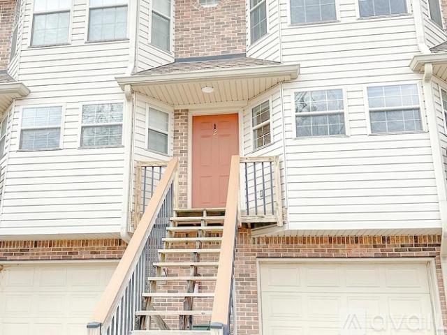 2 BR, 2.5 BA Apartment 411 N Thornton Ave, Unit 2, Dalton, GA 30720