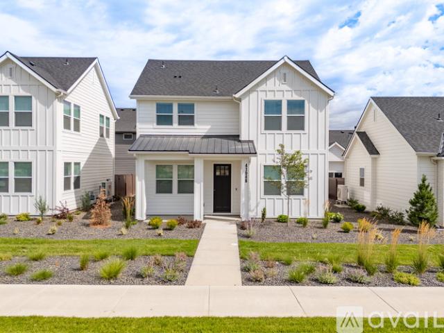 2 BR, 2.5 BA Apartment 4202 Saylor Lane B, Caldwelll, ID 83607