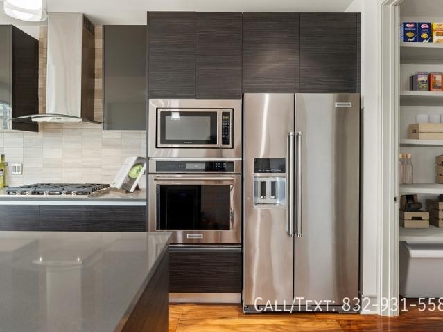 2 BR, 2.5 BA Apartment 4798 La Branch St, Houston, TX 77004
