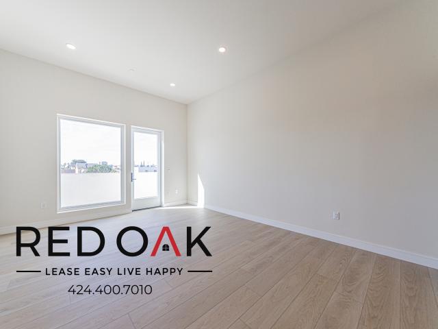2 BR, 2.5 BA Apartment 5320 Cartwright Ave, Los Angeles, CA 91601