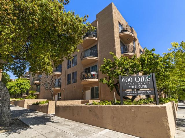 2 BR, 2.5 BA Apartment 600 East Olive Avenue Unit 402, Burbank, CA 91501