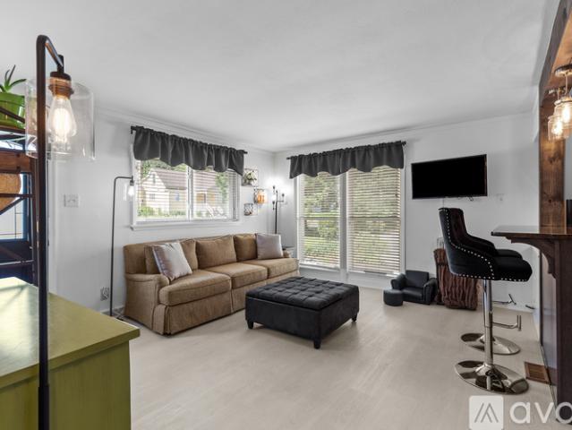 2 BR, 2.5 BA Apartment 723 Landscape Avenue, Webster Groves, MO 63119