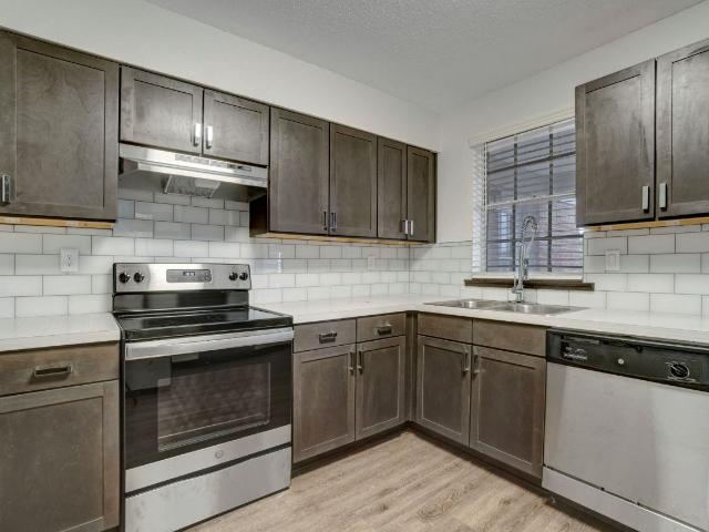 2 BR, 2.5 BA Apartment 800 Scenic Drive Unit 50, Pensacola, FL 32503