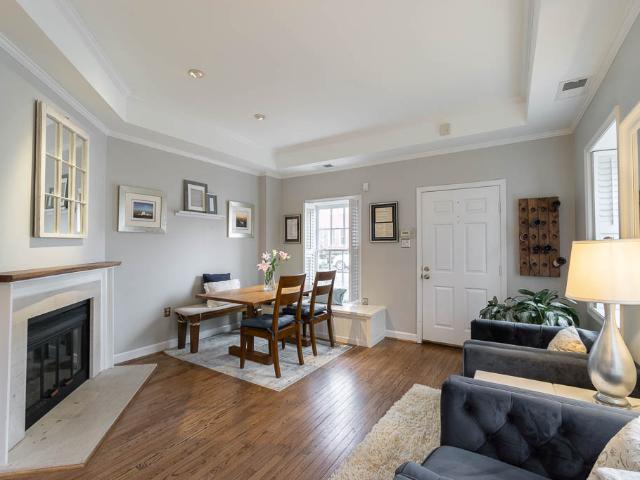 2 BR, 2.5 BA Apartment 800 Wolfe St, Alexandria, VA 22314