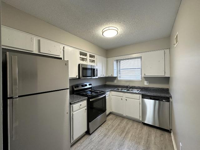 2 BR, 2.5 BA Apartment 9550 9634 West 87th Street Unit 9600, Overland Park, KS 66212