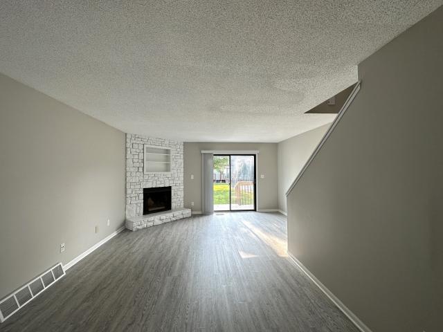 2 BR, 2.5 BA Apartment 9550 9634 West 87th Street Unit 9618, Overland Park, KS 66212