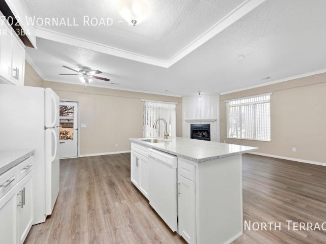 2 BR, 2.5 BA Apartment 9702 Wornall Road, Kansas City, MO 64114