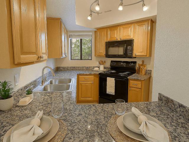 2 BR, 2.5 BA Apartment 985 N Granite Reef Rd Unit 169, Scottsdale, AZ 85257