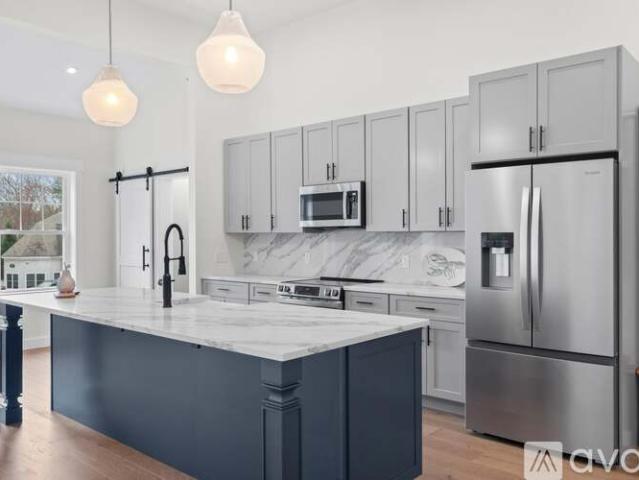 2 BR, 2.5 BA Apartment Village Park Dr, Unit 22, York, ME 03909