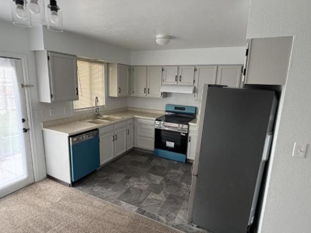 2 Br, 2 bath, Townhouse 2151 E Bridge Street
