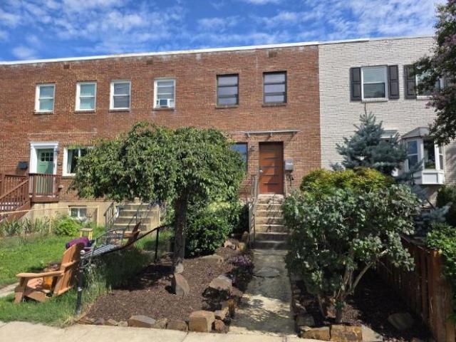 2 Br, 2 bath, Townhouse 536 E Glendale Ave