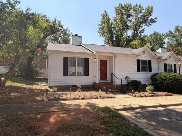 2 Br, 2 bath, Townhouse 5917 Crape Myrtle Ln