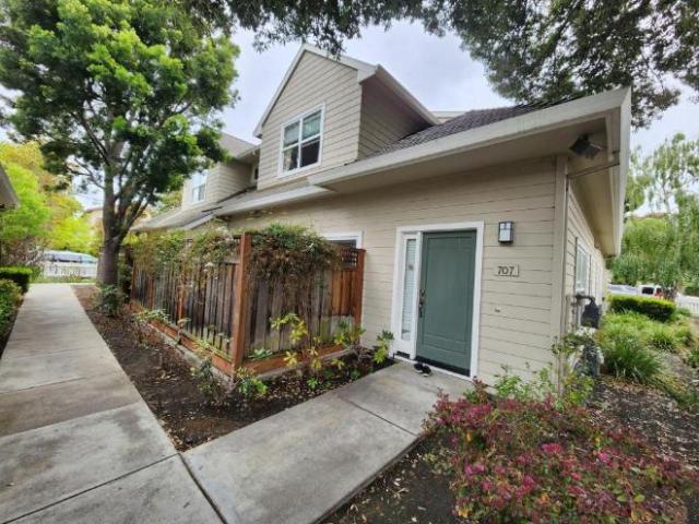 2 Br, 2 bath, Townhouse 707 Astor Ct