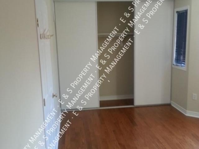 2 Br, 2 bath, Townhouse/Brownstone/RowHouse 3 Stockport