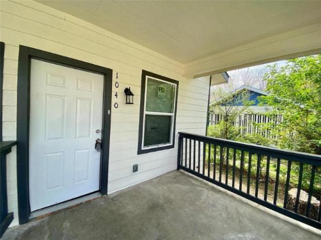2 Br, 2 bath, Townhouse/Brownstone/RowHouse 1040 E Richmond Ave