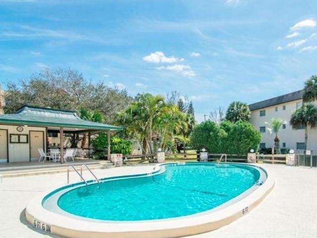 2 Br, 2 bath, Townhouse/Brownstone/RowHouse 104 Capri Isled Blvd