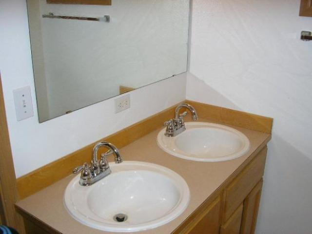 2 Br, 2 bath, Townhouse/Brownstone/RowHouse 10736 Stone Ave N