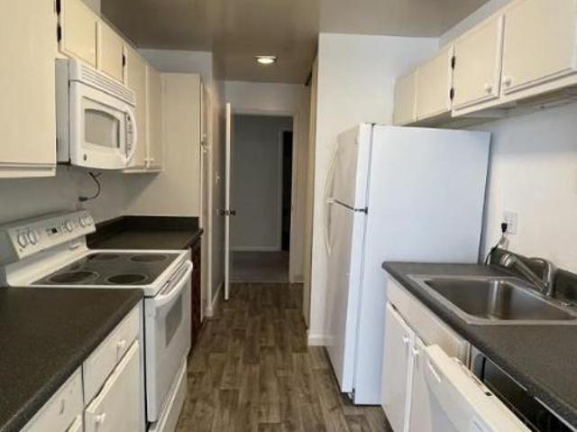 2 Br, 2 bath, Townhouse/Brownstone/RowHouse 1081 Beach Park Blvd