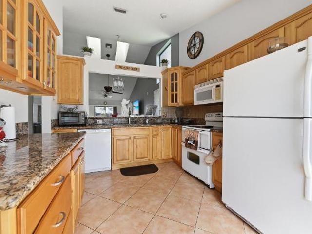 2 Br, 2 bath, Townhouse/Brownstone/RowHouse 1012 Landings Boulevard