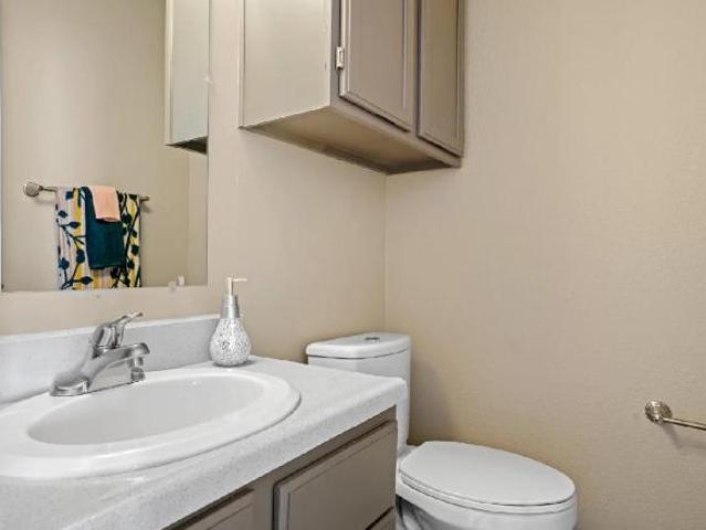 2 Br, 2 bath, Townhouse/Brownstone/RowHouse 101 Crestland Dr