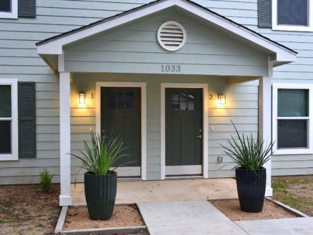 2 Br, 2 bath, Townhouse/Brownstone/RowHouse 1033 East Milam
