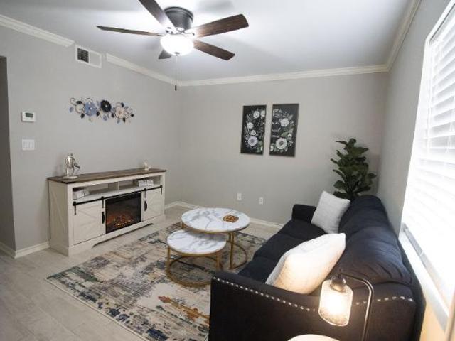 2 Br, 2 bath, Townhouse/Brownstone/RowHouse 114 Scofield Ave