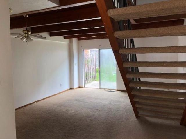 2 Br, 2 bath, Townhouse/Brownstone/RowHouse 1132 E John St