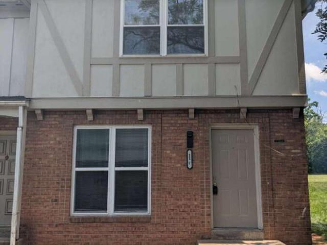 2 Br, 2 bath, Townhouse/Brownstone/RowHouse 11 Holly Court
