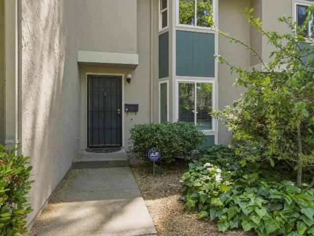 2 Br, 2 bath, Townhouse/Brownstone/RowHouse 1245 Pine Creek Way