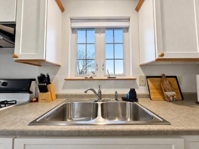 2 Br, 2 bath, Townhouse/Brownstone/RowHouse 129 Lawrence Rd