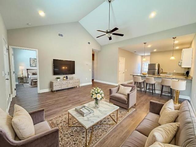 2 Br, 2 bath, Townhouse/Brownstone/RowHouse 129 Waybill Circle