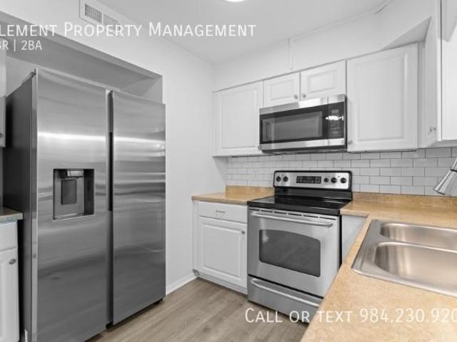 2 Br, 2 bath, Townhouse/Brownstone/RowHouse 1208 Manassas Ct