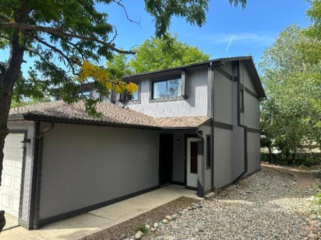 2 Br, 2 bath, Townhouse/Brownstone/RowHouse 1210 Iowa Ave