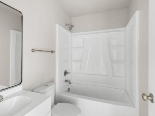 2 Br, 2 bath, Townhouse/Brownstone/RowHouse 1217 Pineview Street