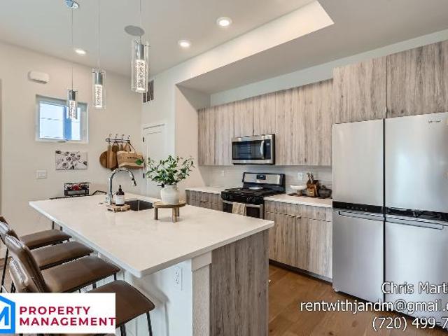 2 Br, 2 bath, Townhouse/Brownstone/RowHouse 1230 Perry Street