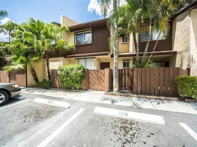2 Br, 2 bath, Townhouse/Brownstone/RowHouse 1343 Hampton Blvd