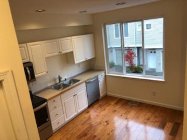 2 Br, 2 bath, Townhouse/Brownstone/RowHouse 13400 Dumas Rd